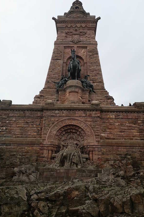 Der Kyffhäuser Höhenzug und die Barbarossa Sage